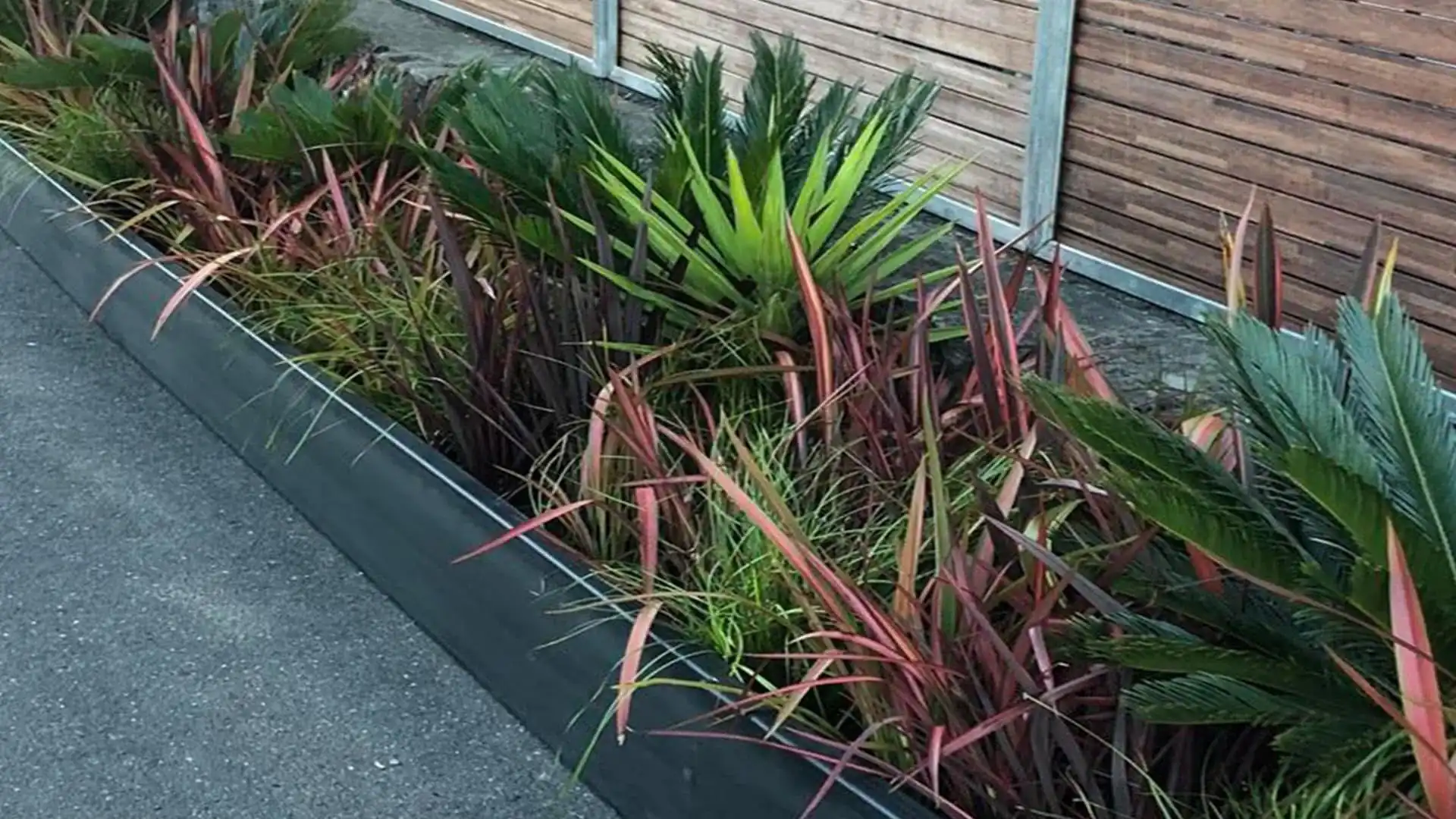 Garden & Path Edging | APR Composites | 08 8359 4999 | Landscape Edging ...